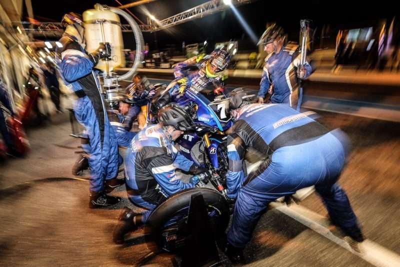 YART ฉายแสงโดดเด่นยามค่ำคืนที่ BOL D’OR ในรอบฝึกซ้อม | Webike Thailand