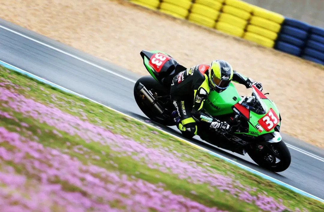 รถไฟเหาะตีลังกาที่หนึ่งไปยังอีกที่หนึ่งขณะที่ทีม 33 Louit April Moto วางแผนต่อสู้เพื่อ Spa EWC ...