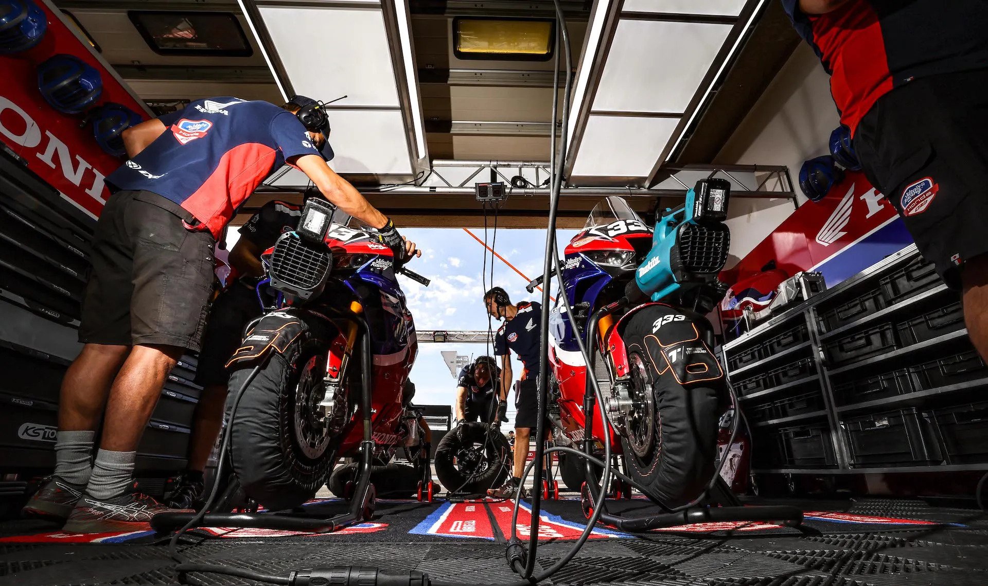 ผู้เข้ารอบสุดท้ายของ FIM EWC Cares Trophy: #2: Honda Viltaïs Racing ...