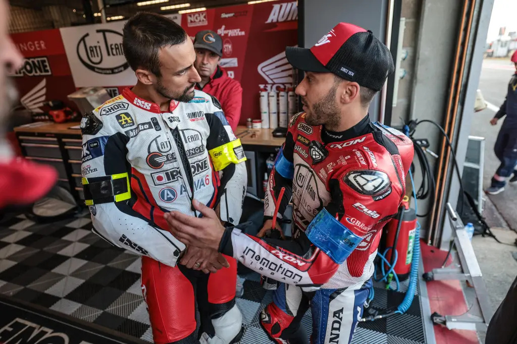 ครุมเมนาเชอร์ออกจากเคาน์เตอร์ EWC Spa หลังเกิดอุบัติเหตุระหว่างซ้อม - Webike ThailandWebike Thailand